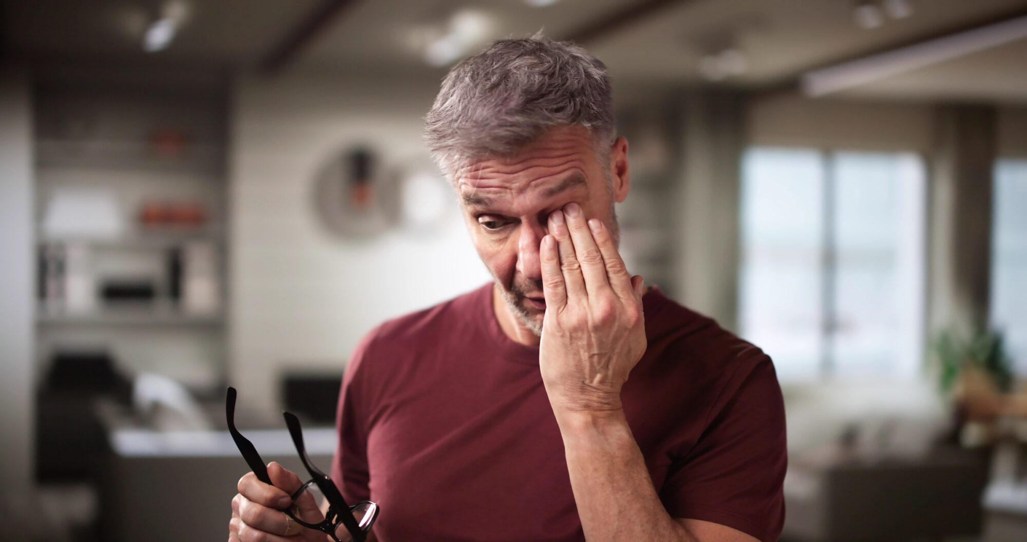 How to safely treat an eye injury - Flourish
